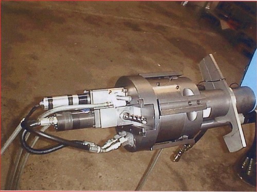 INTERNAL TUBE-CUTTING MACHINE